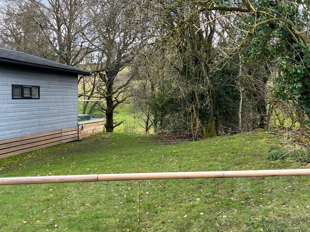 Mapleton Two Bedroom Pet Friendly Lodge | Lakeview Manor